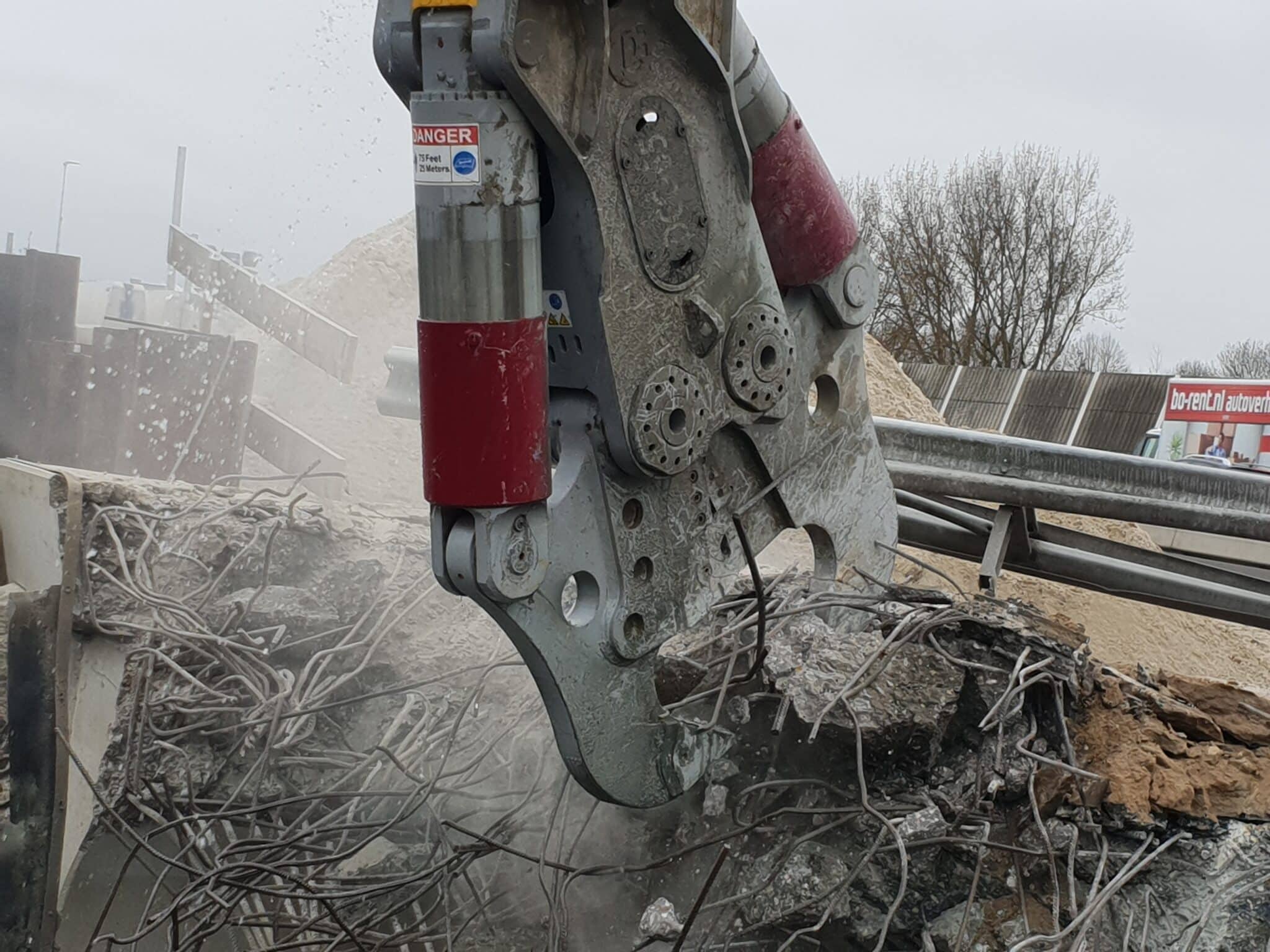 Two-cylinder concrete crusher DCC - Demarec